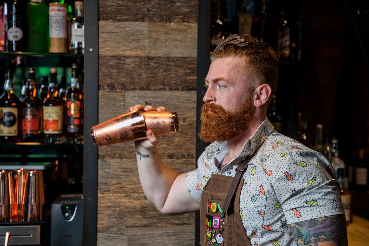 THE MOST TOXIC BARTENDER YOU KNOW GETS A BIG NIGHT OUT – The Pop ...