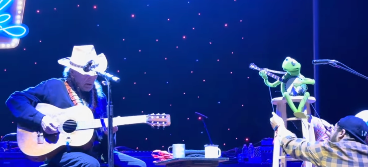 WILLIE NELSON + KERMIT ON STAGE – The Pop Corporation